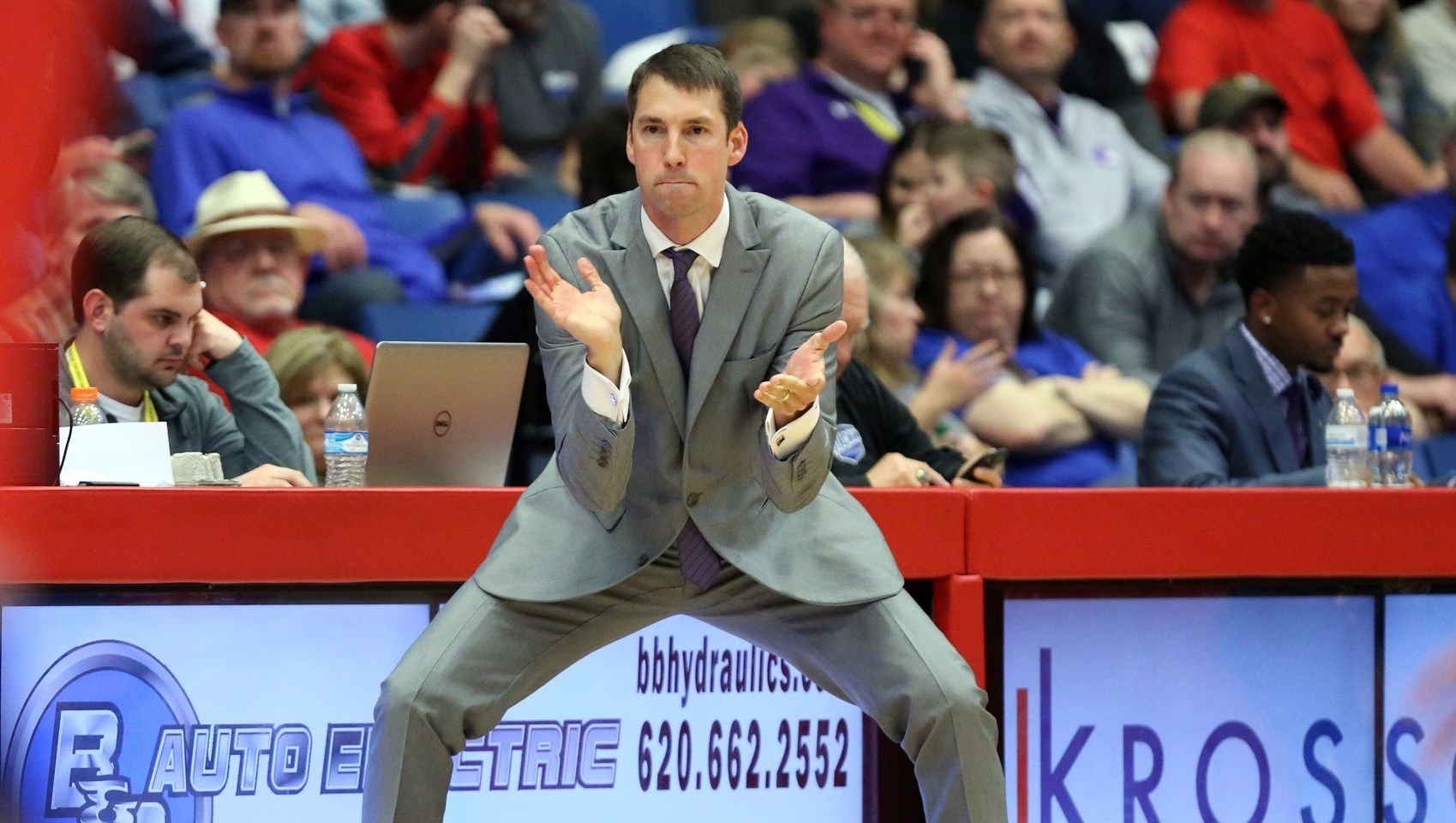 DeVries Completes Coaching Staff With Hiring of Marty Richter - Drake ...