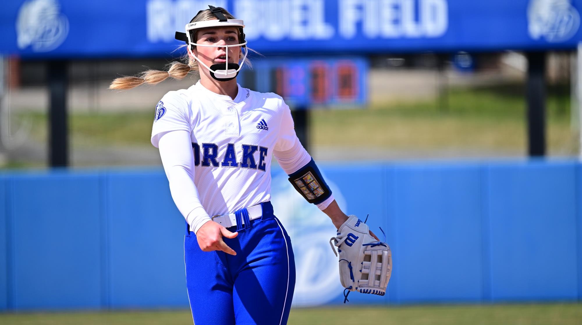 Softball Wins Series Finale in Chicago - Drake University Athletics
