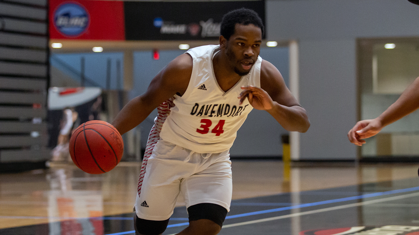 Elijah Belle - Men's Basketball - Davenport University Athletics