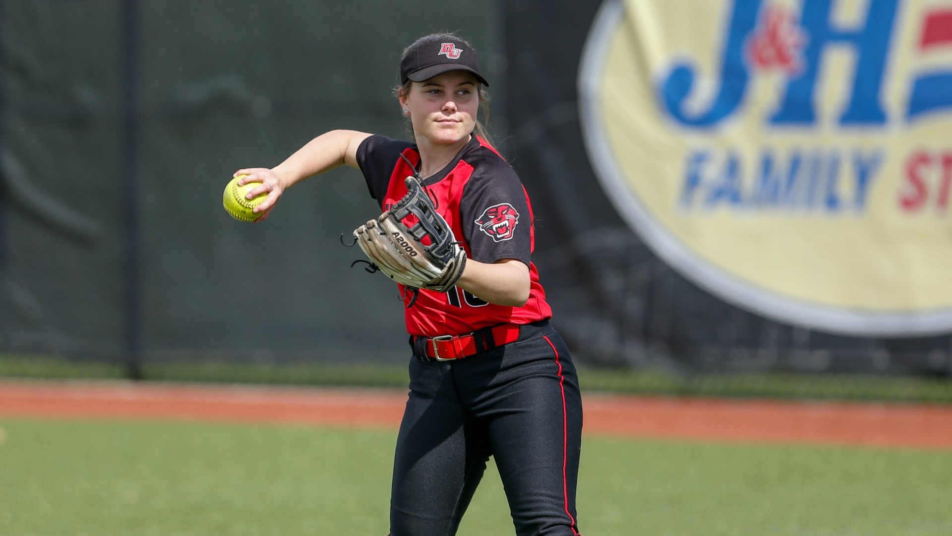 Sydney Muntean - Softball - Davenport University Athletics