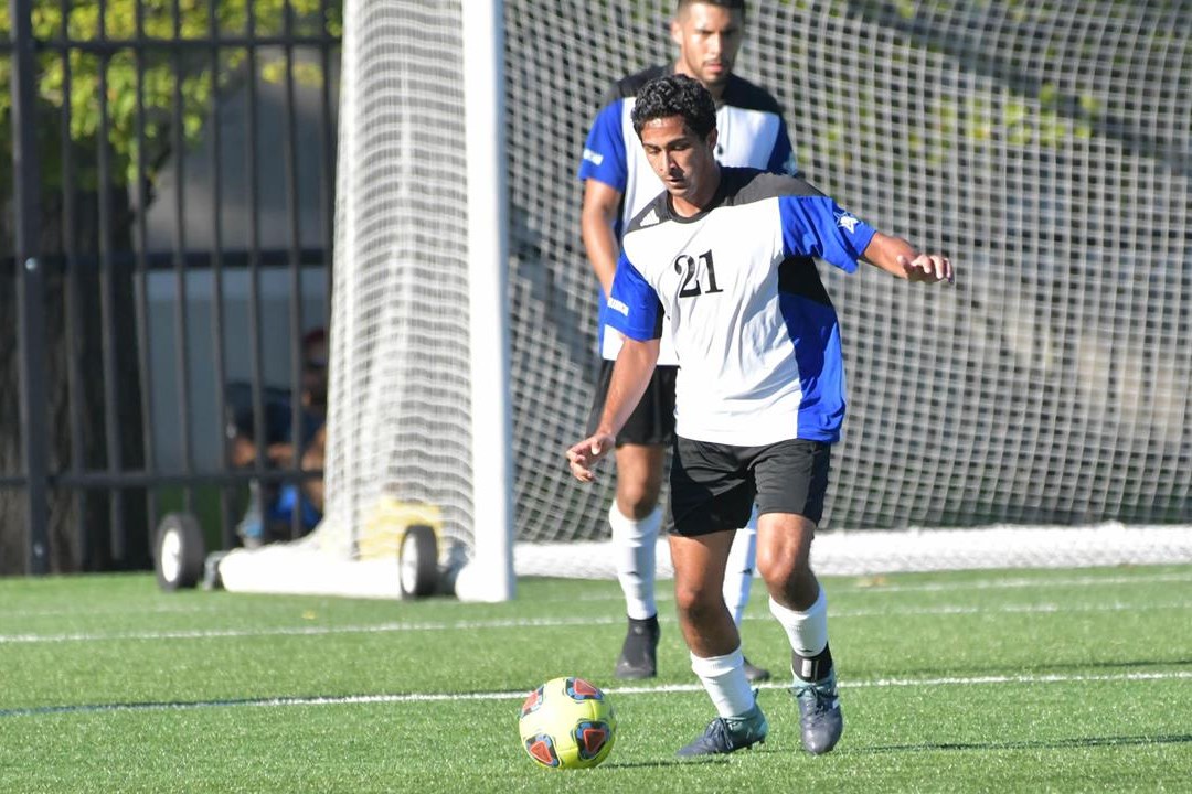 Stars Rout Sabres In NACC Play - Dominican University Athletics