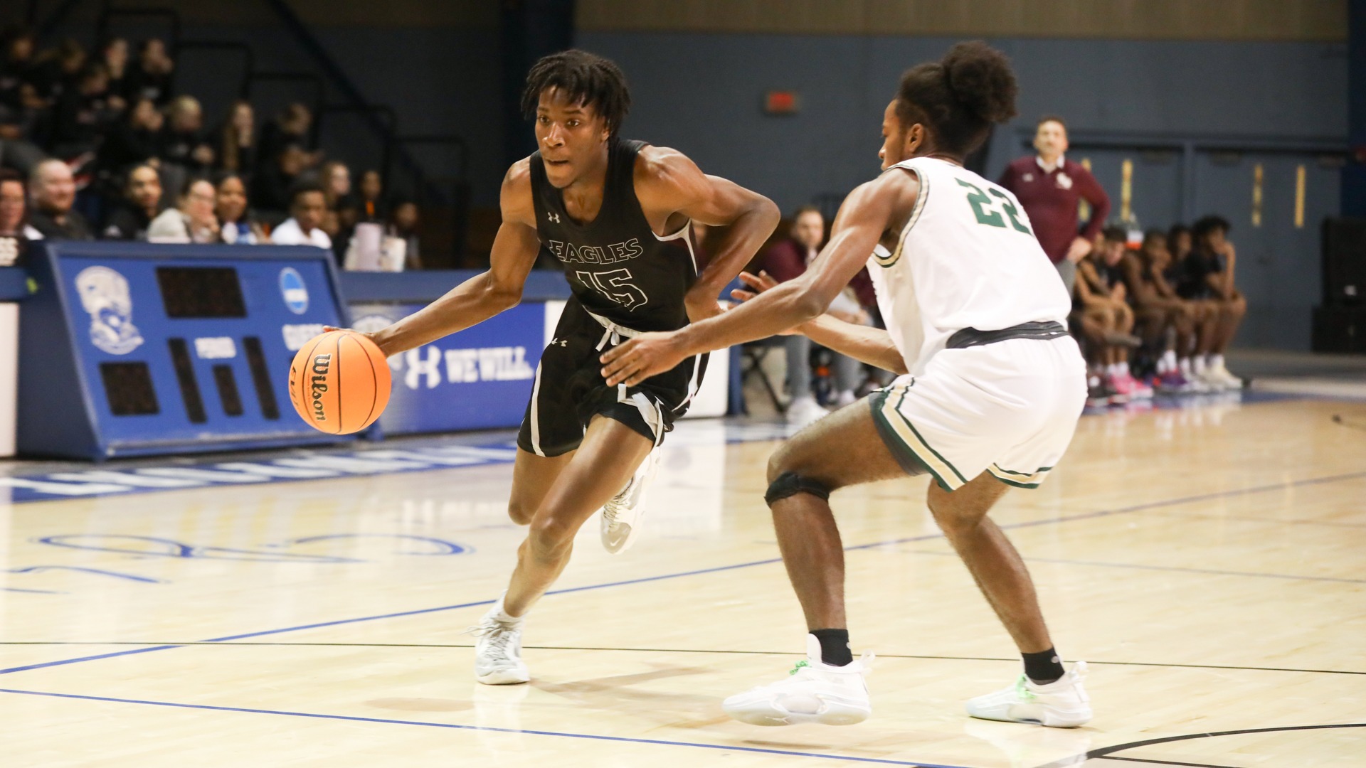 Men's Basketball Holds Off Gryphons - Eastern University Athletics