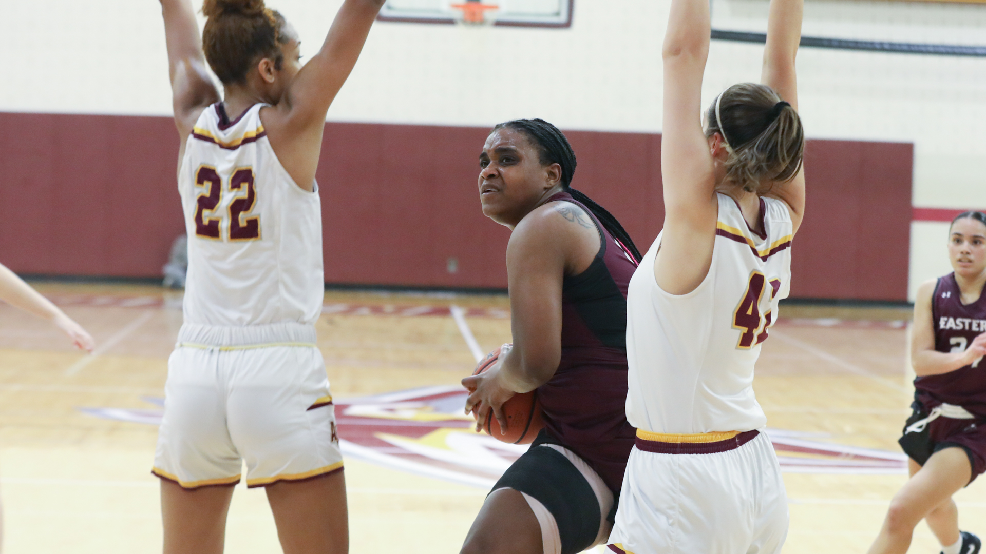 Women's Hoops Falls to LVC in Home Finale - Eastern University Athletics