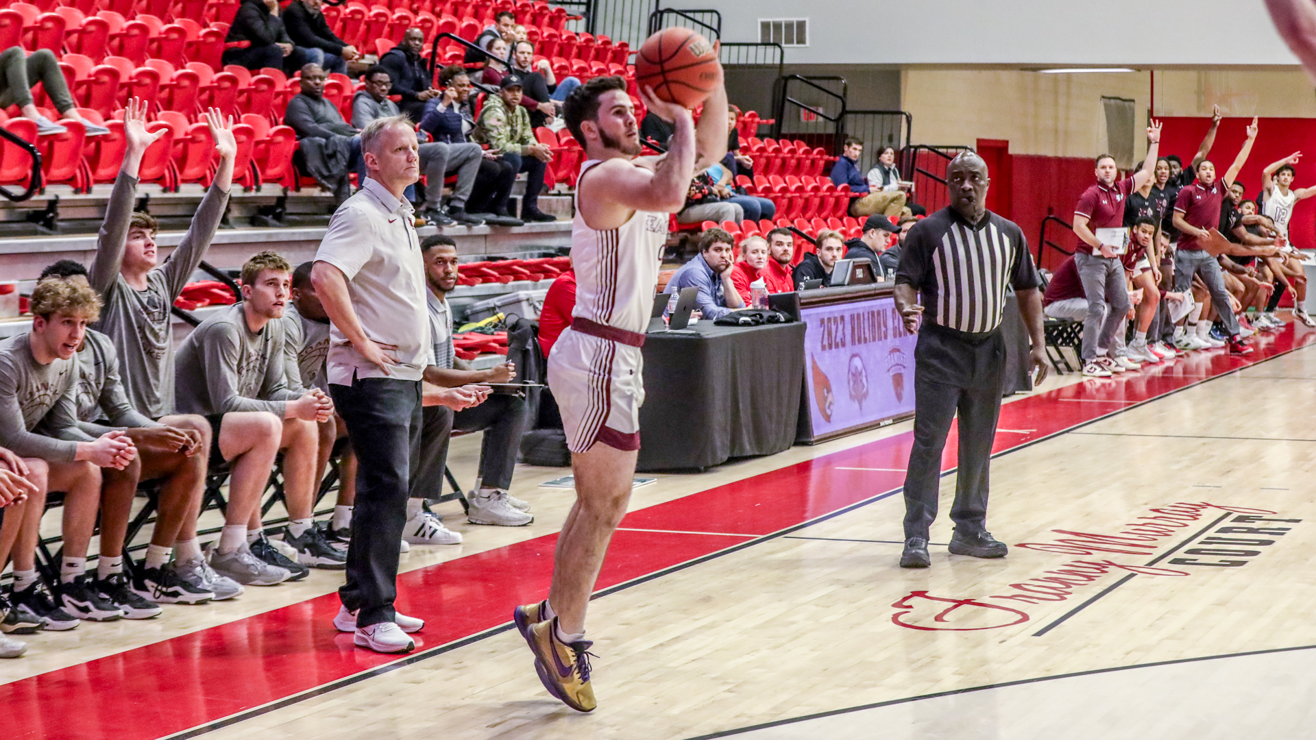 Men's Basketball Outlasts Stevenson in League-Opener - Eastern ...