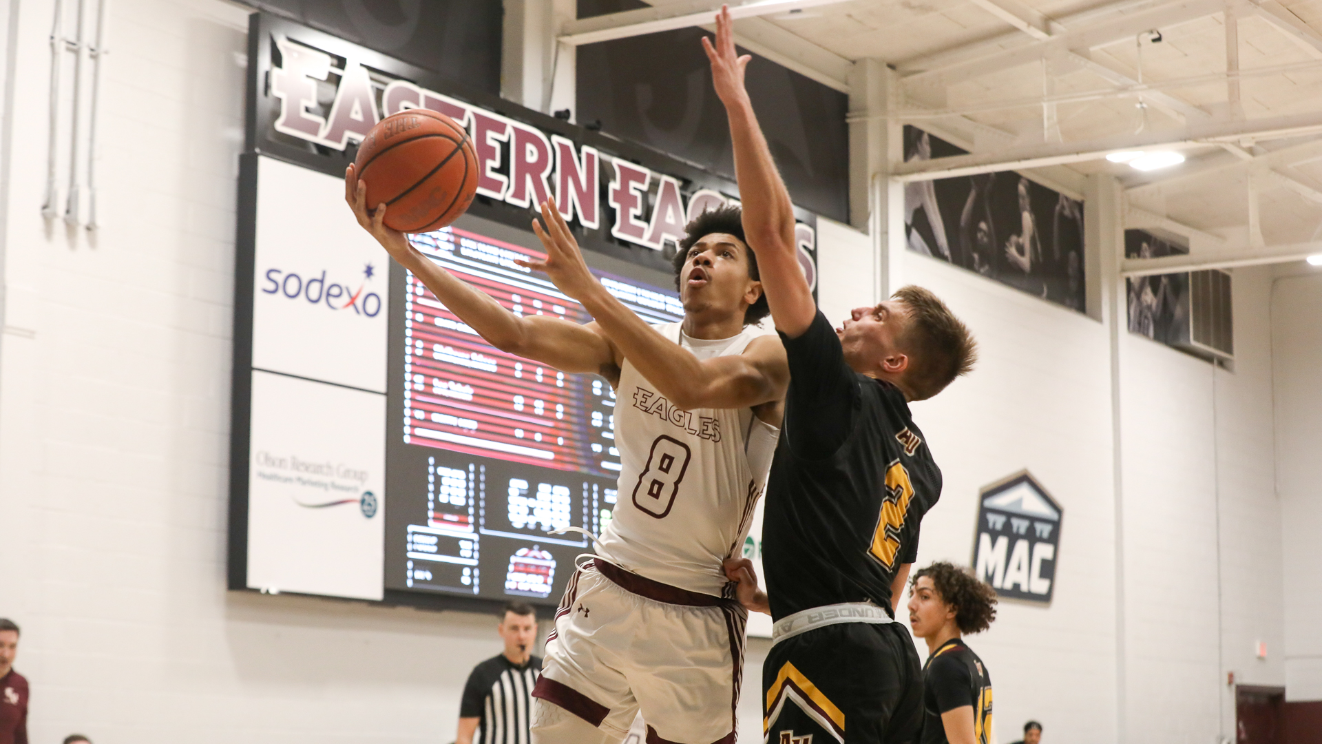 Men's Basketball Slips Past Messiah - Eastern University Athletics