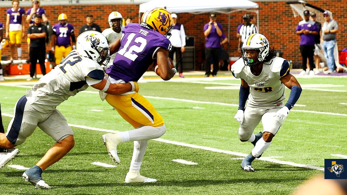 FB | ETBU Contends with #10 HSU; Falls Shy of Upset, 27-7 - East Texas ...