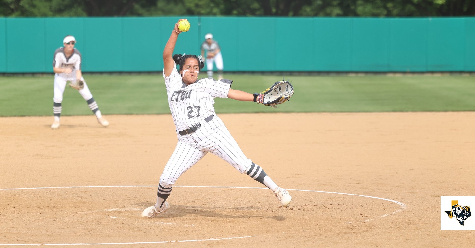 #TIGERSWIN | SB | Strong Pitching Pushes #3 ETBU to Sweep of UTD - East ...