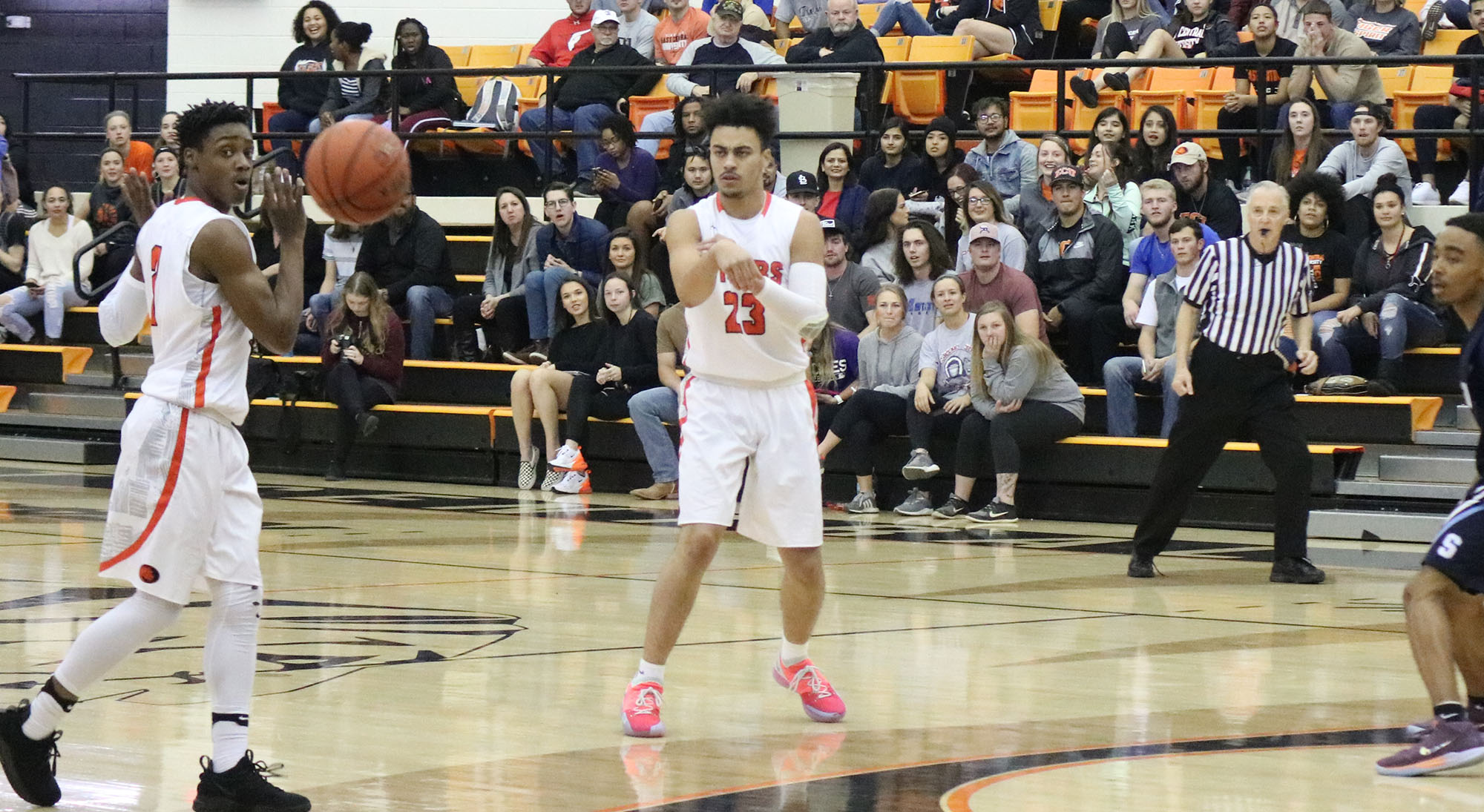 Jerritt Dixon - Men's Basketball - East Central University Athletics