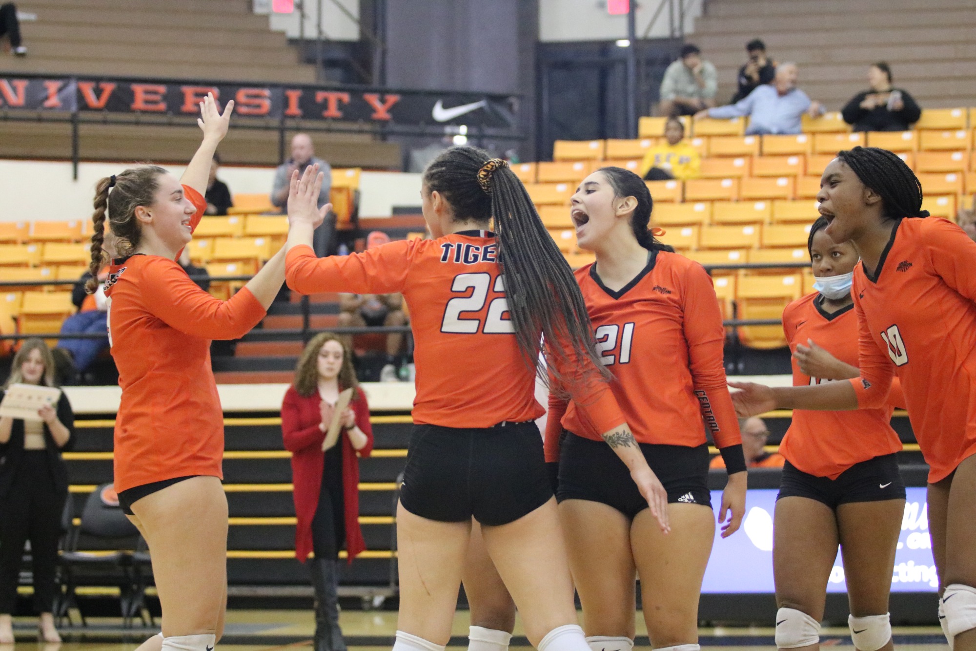 Nyah Walker - Volleyball - East Central University Athletics