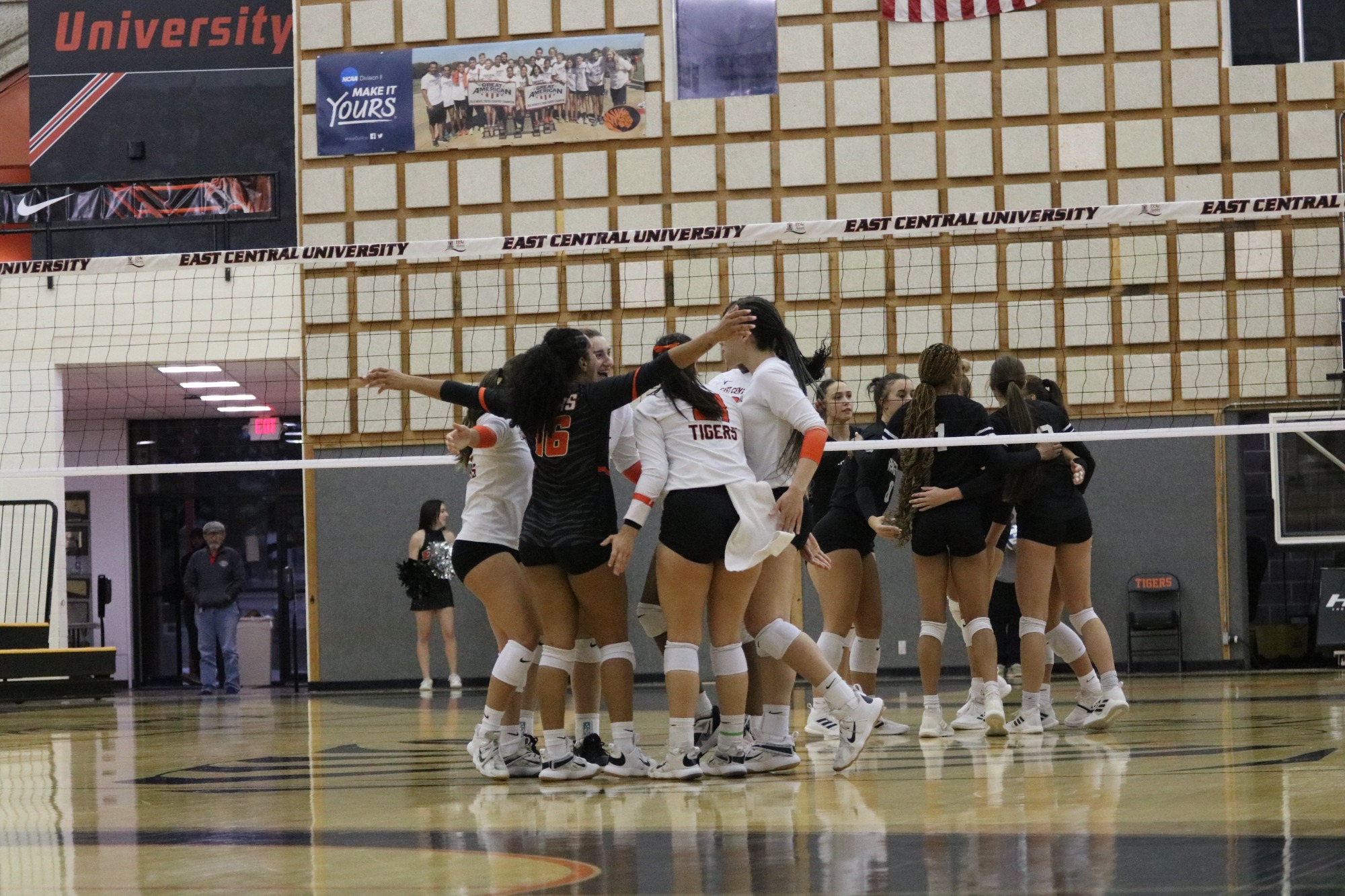 Nyah Walker - Volleyball - East Central University Athletics