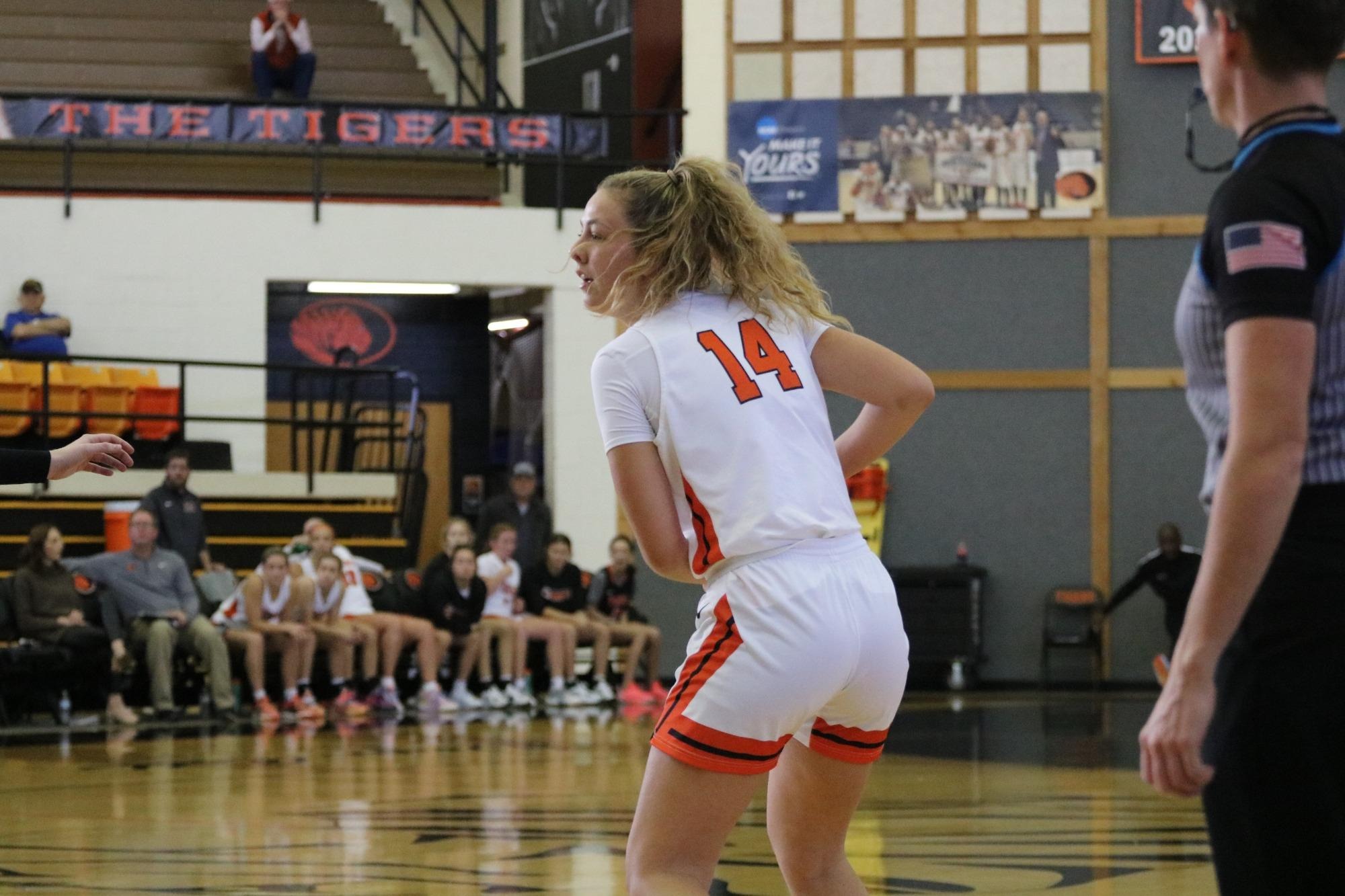 Kate Ogle - Women's Basketball - East Central University Athletics