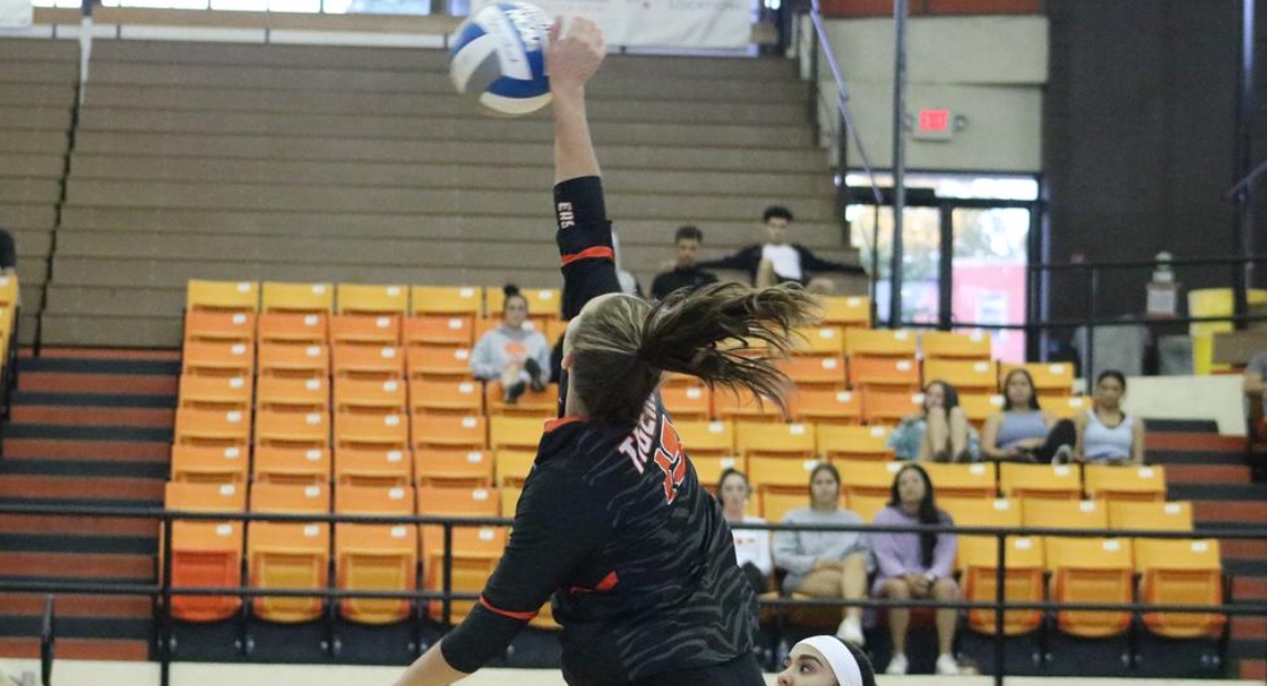 Volleyball Earns First Win of 2022 Season - East Central University ...