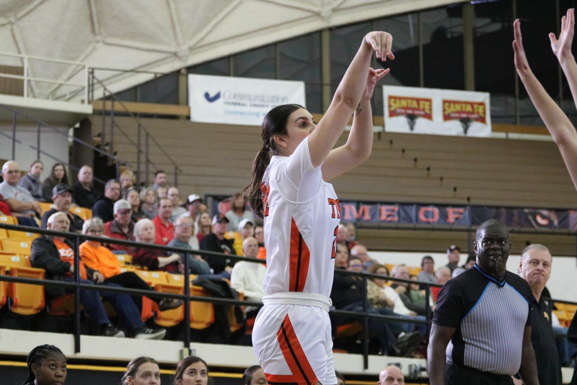 Emma Epperly - Women's Basketball - East Central University Athletics