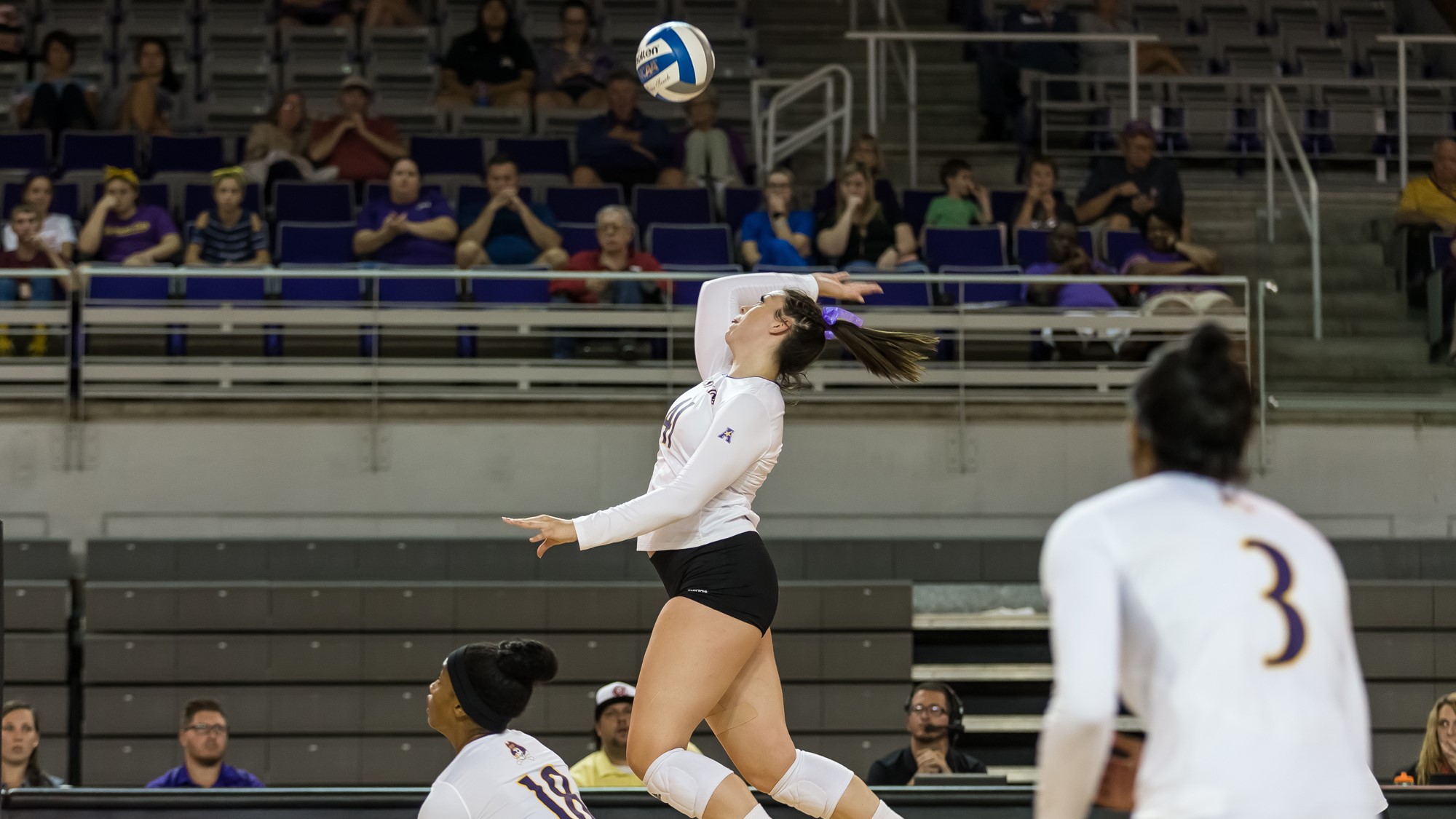ECU Rolls Past Memphis In Three Sets - East Carolina University Athletics