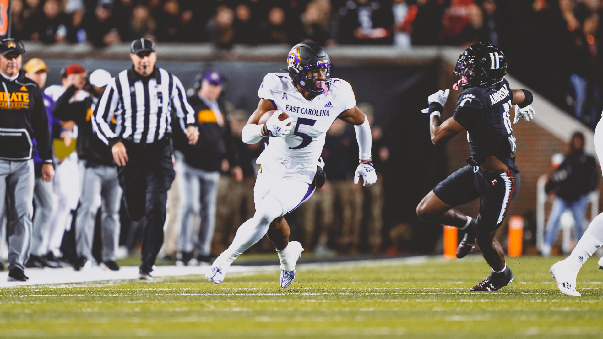 Cincinnati Edges East Carolina, 27-25 - East Carolina University Athletics