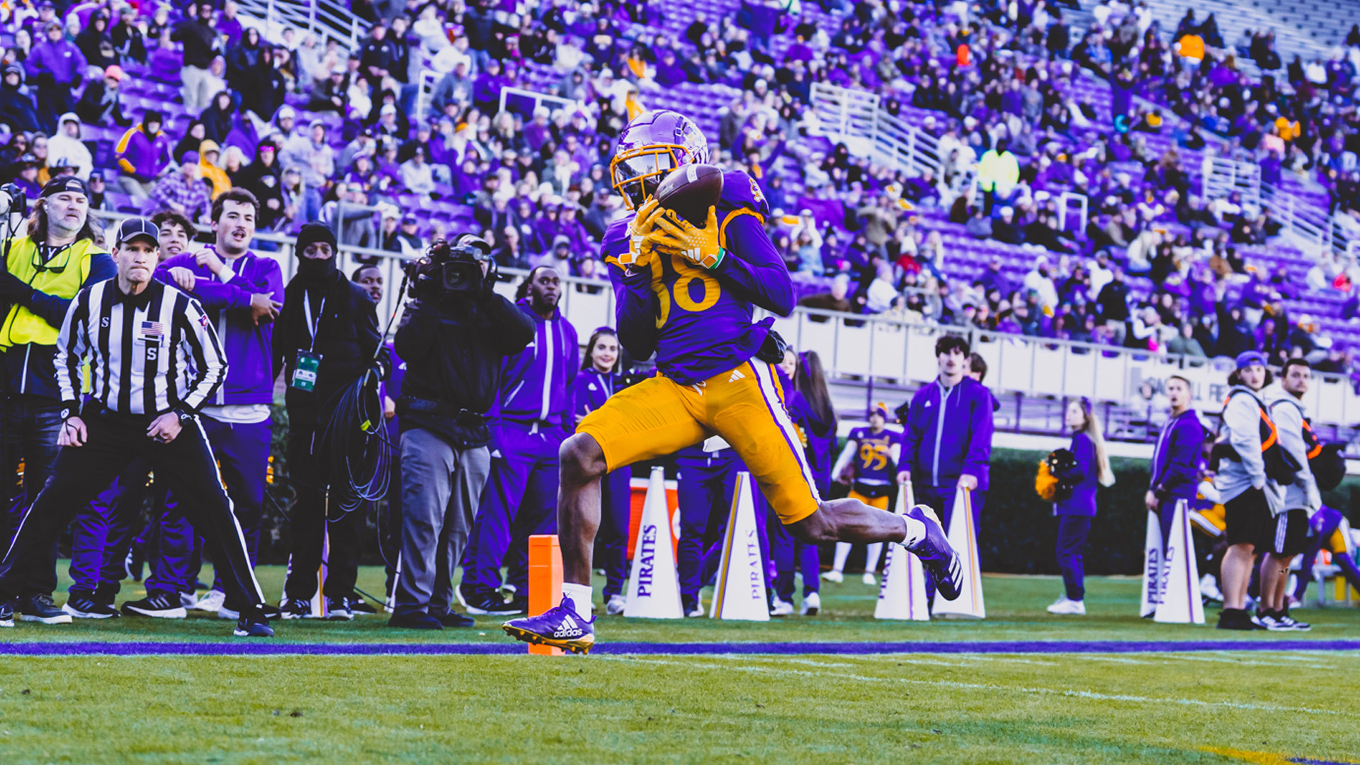 ECU Drops Season FInale, 29-27 - East Carolina University Athletics