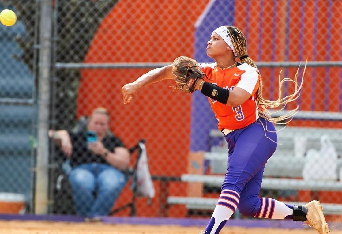 Softball Sweeps Home Doubleheader From Montreat - Edward Waters University