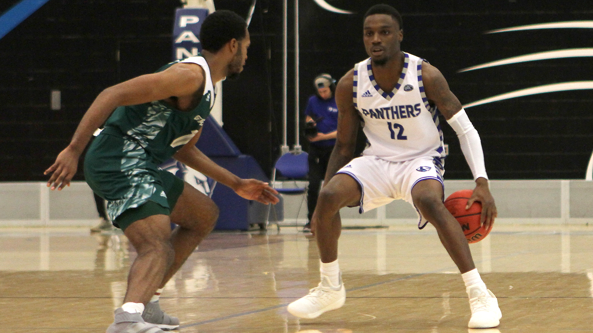 Dondre Duffus - Men's Basketball - Eastern Illinois University Athletics