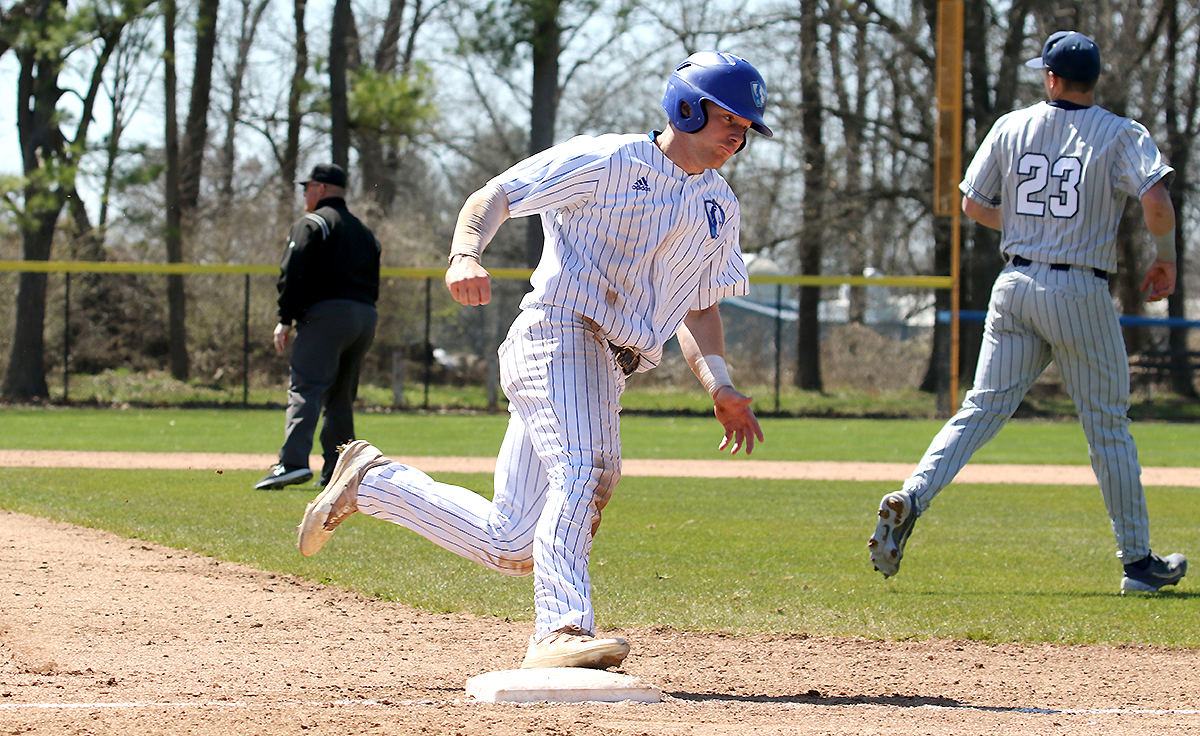 Panther Baseball Drops Saturday Game At SIUE 5-2 - Eastern Illinois ...