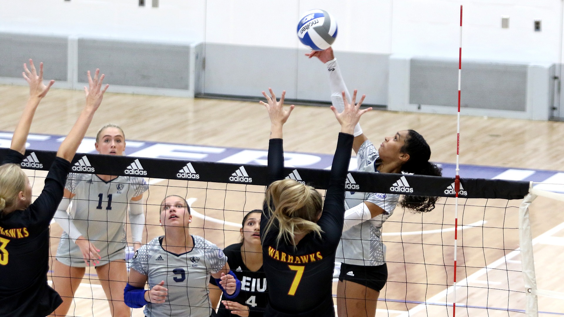 EIU Volleyball Wins Opening Match - Eastern Illinois University Athletics