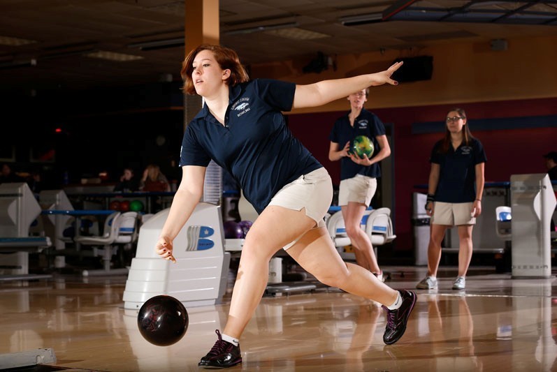 Megan Schmelter - 2015-16 - Women's Bowling - Elmhurst University Athletics
