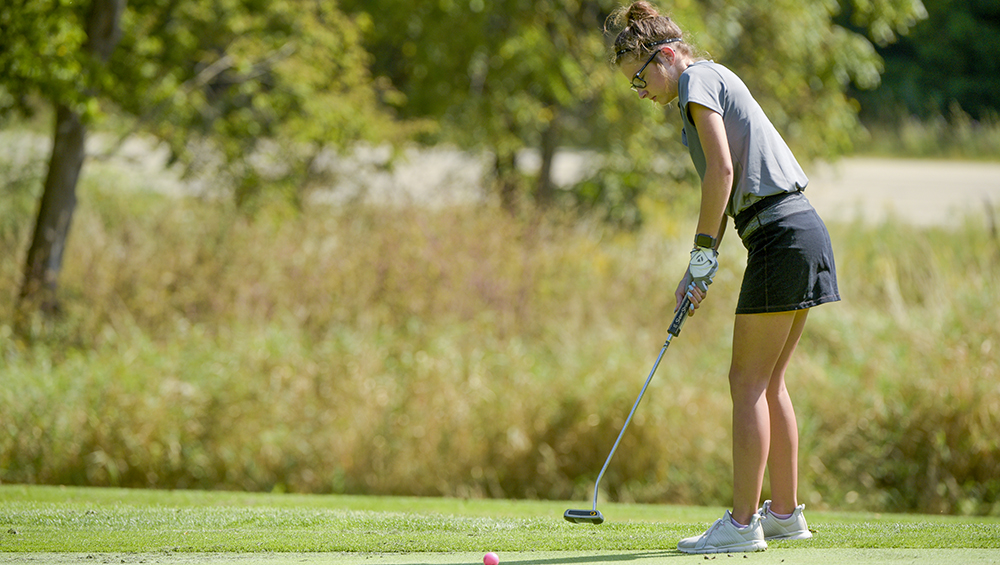 Regan Larson - 2019-20 - Women's Golf - Elmhurst University Athletics