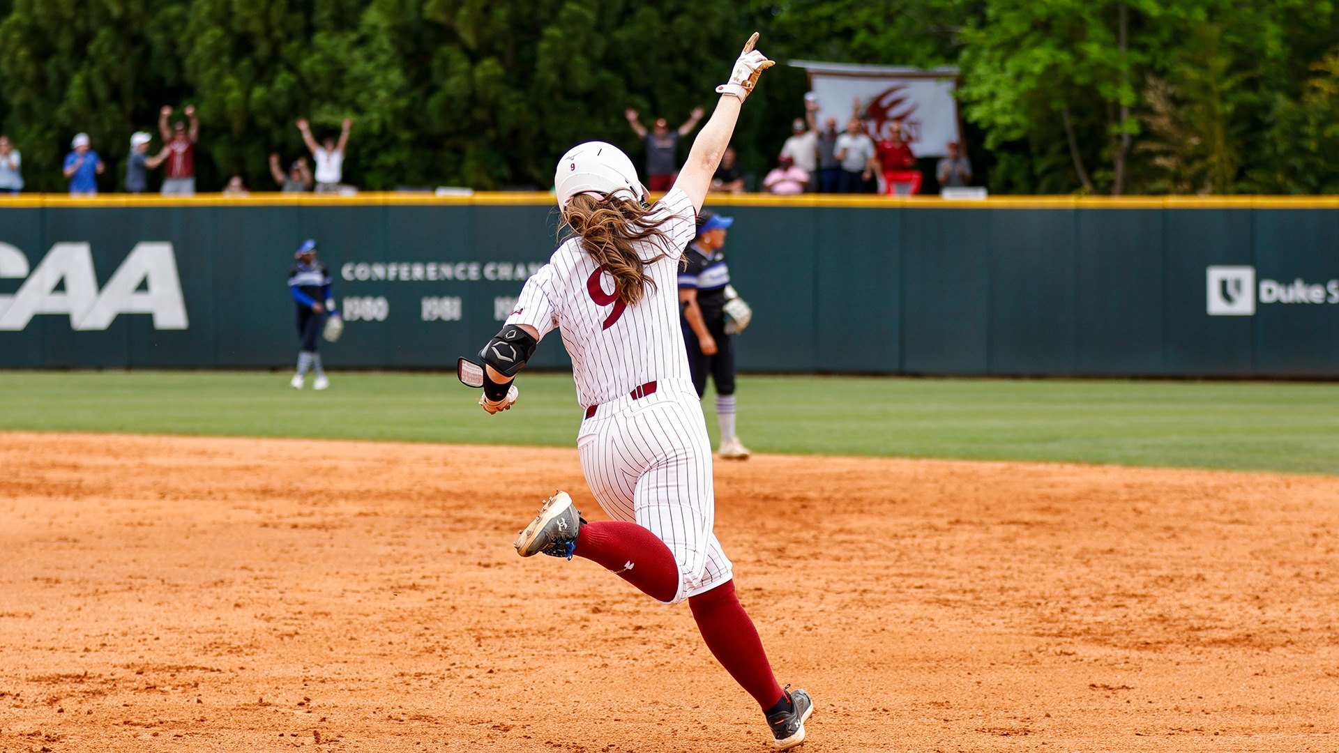 Softball Completes Series Sweep Over Hampton - Elon University Athletics
