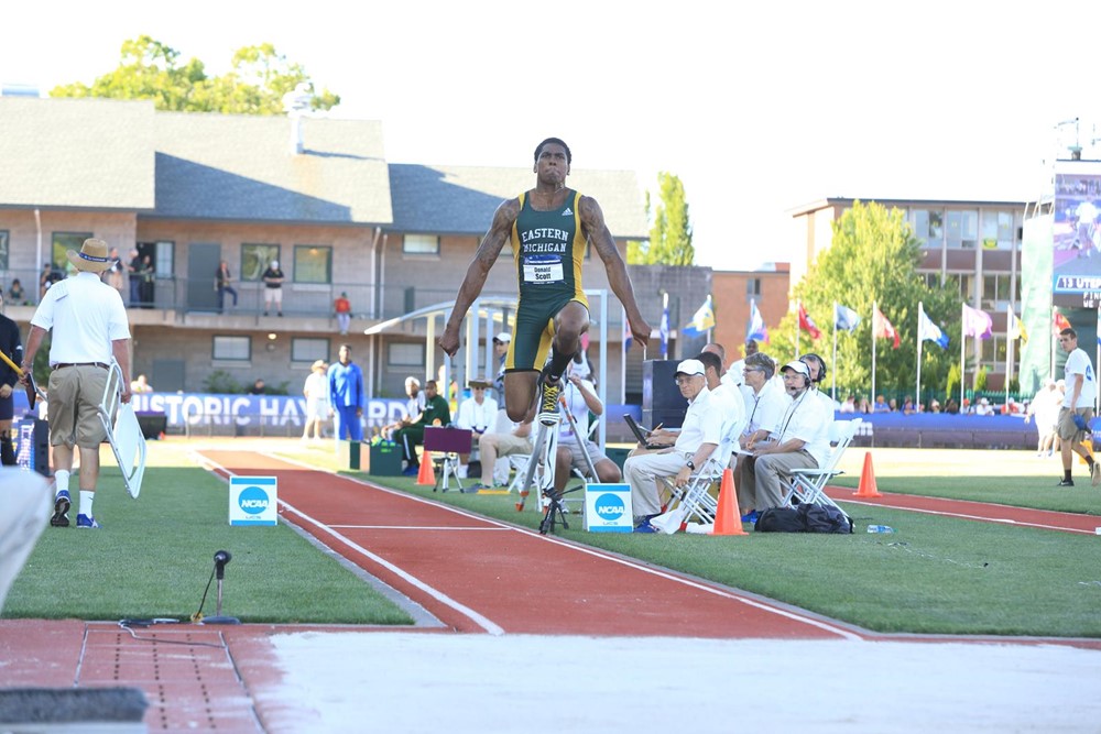 Men's Track Volunteer Coach Competes at USATF Indoor National ...
