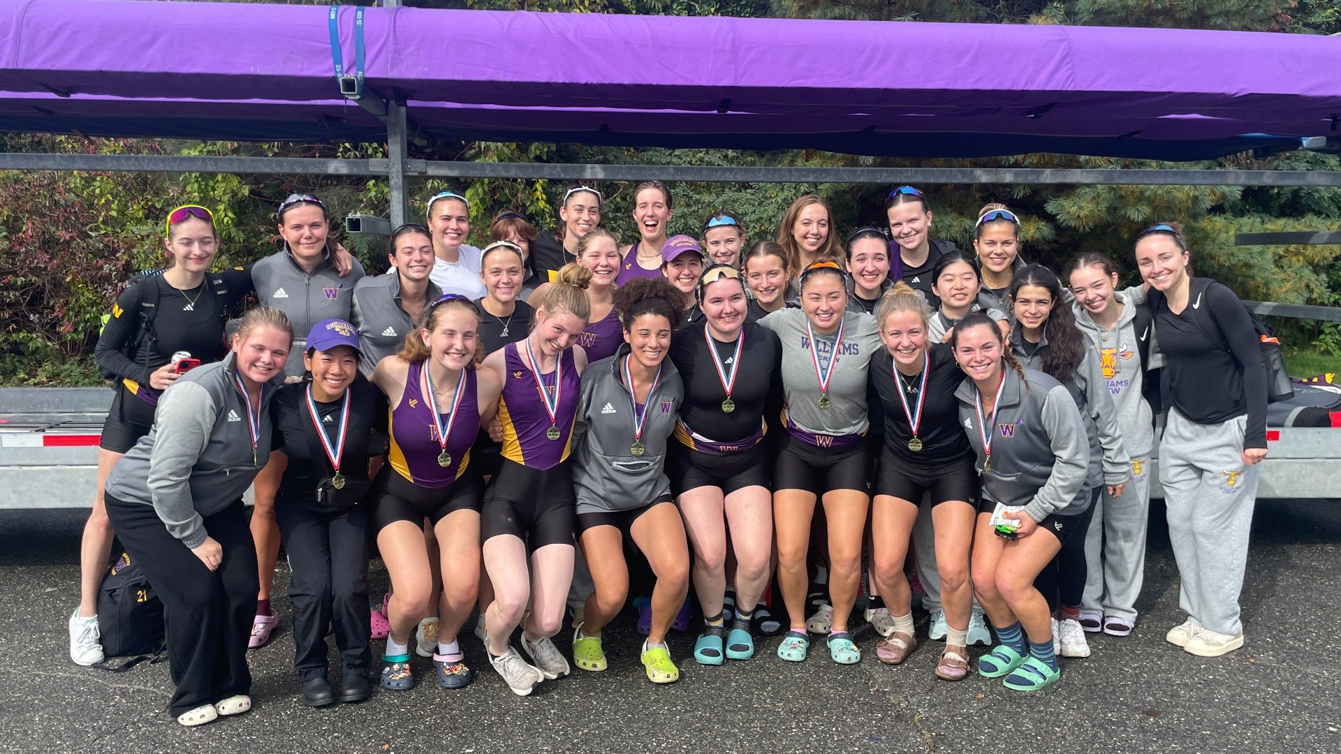 Women’s Crew Freshman/Novice Boat Finishes First at Snake Regatta in ...