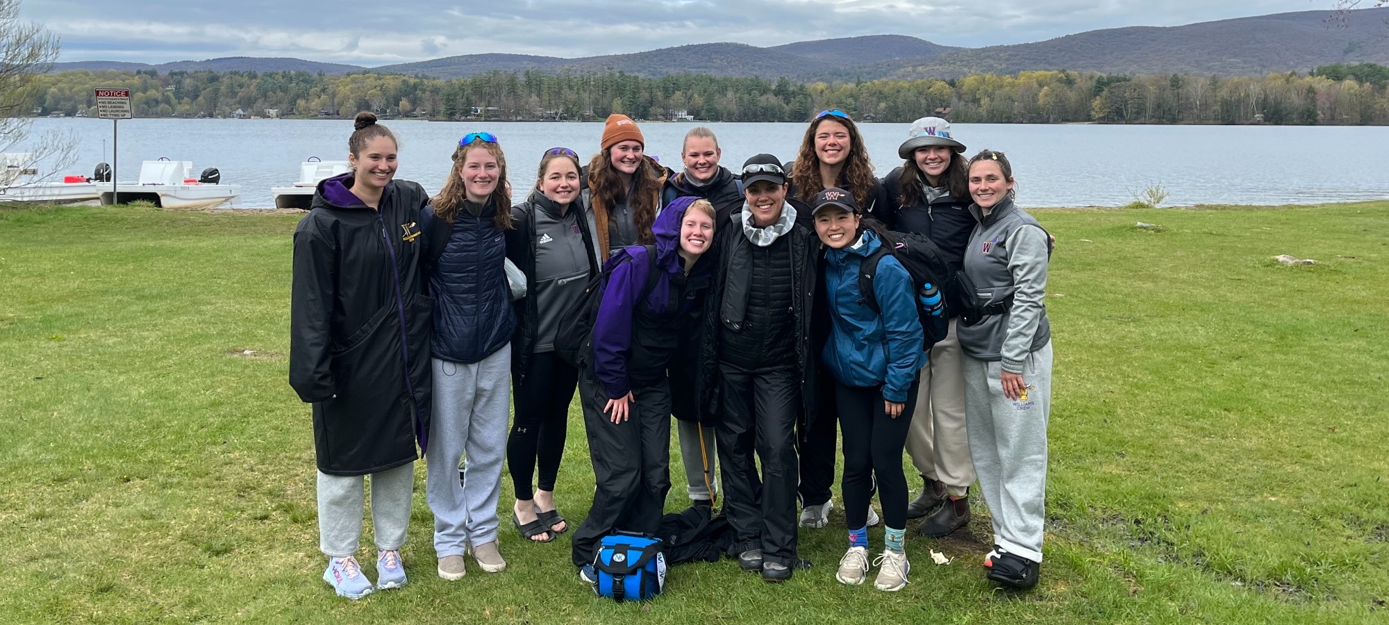 Women's Crew races Tufts on home course - Williams College