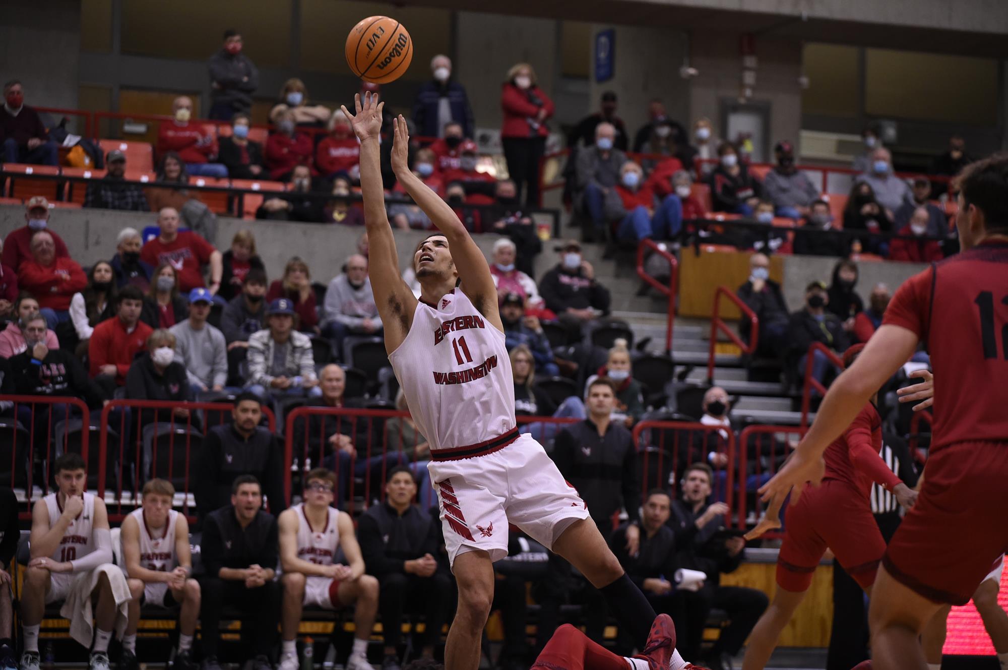 Eagles End Road Swing with 76-60 Win over North Dakota - Eastern ...