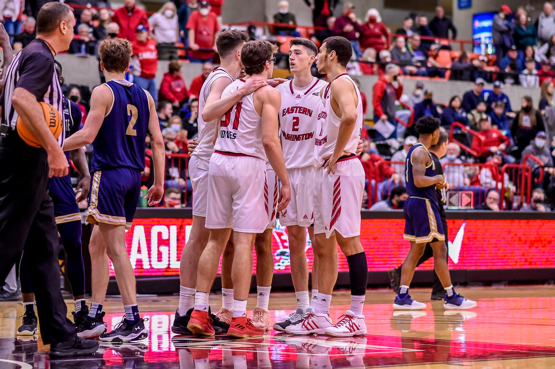 Dominant Second Half Lifts Eagles Past Bears in Crucial Road Victory ...