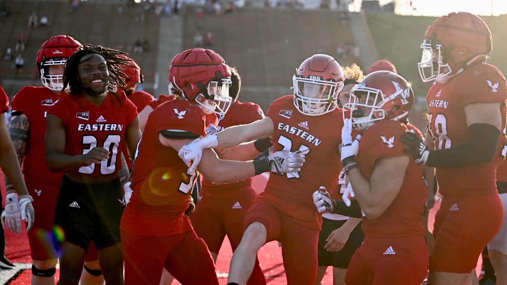 Defense prevails in back-and-forth Red-White Game under the lights at ...