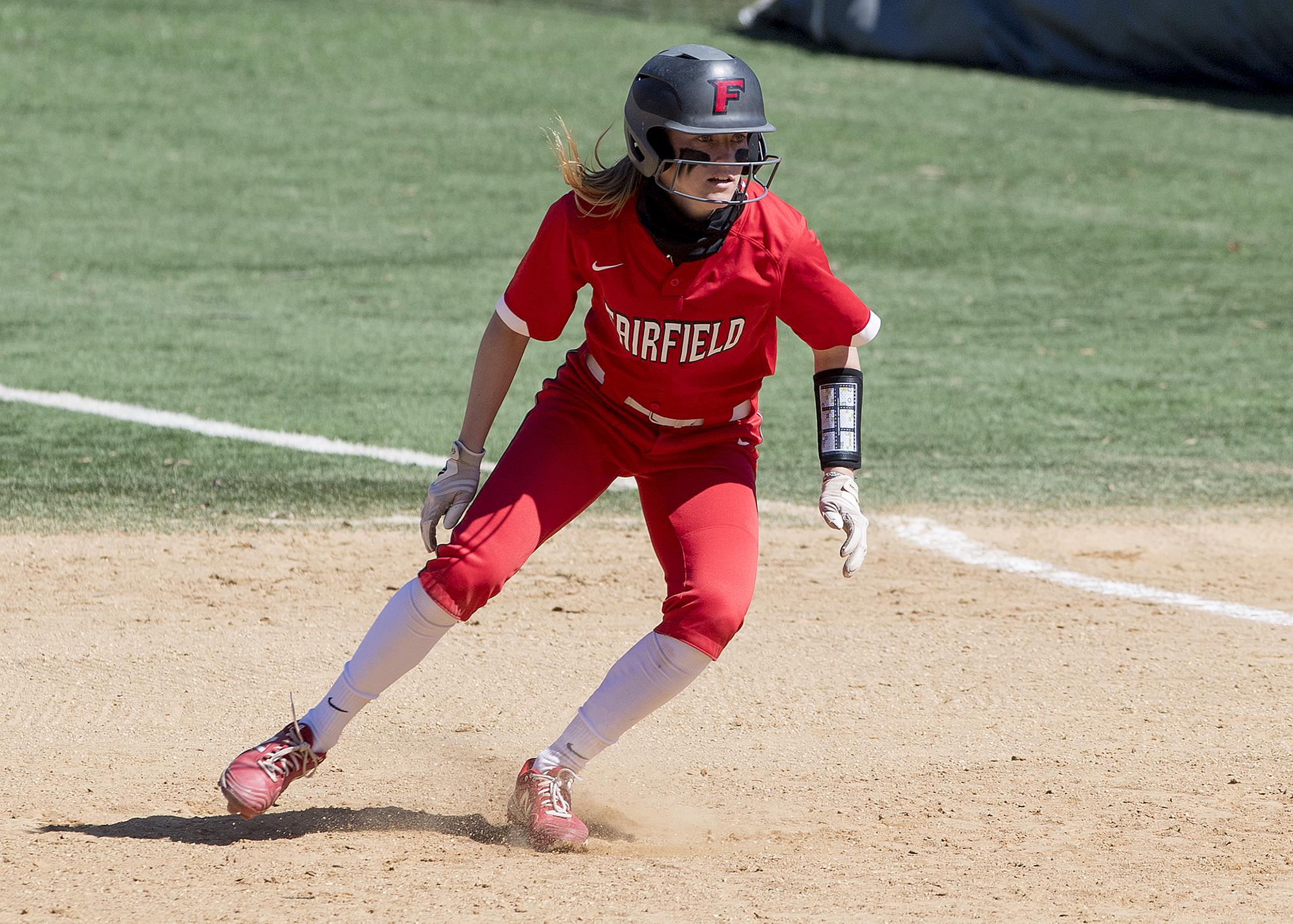 Softball Wins Seventh Straight With Four-Run Rally In Final At-Bat ...