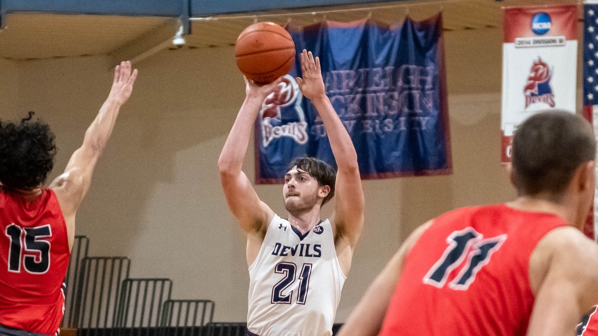 Men's Basketball Holds Off Misericordia, 67-60 - Fairleigh Dickinson ...