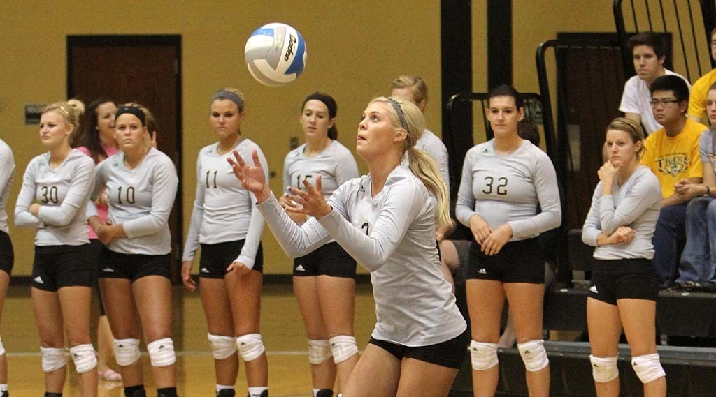 Madison Schwartz - Volleyball - FHSU Athletics