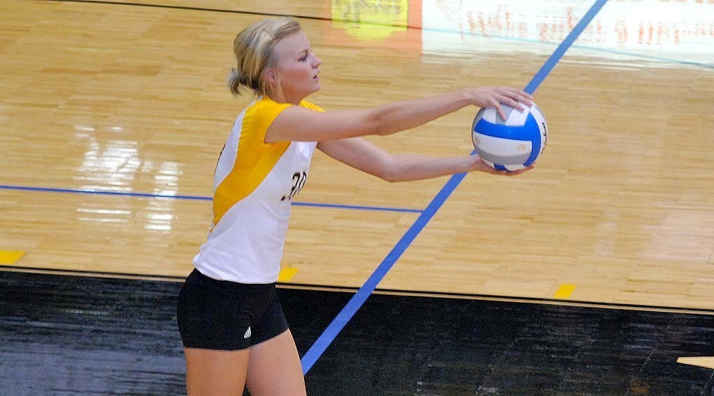 Raegan Vanderplas - Volleyball - FHSU Athletics
