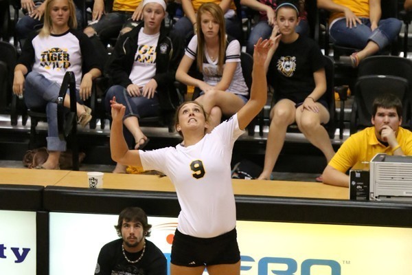 Sara Hewson - Volleyball - FHSU Athletics