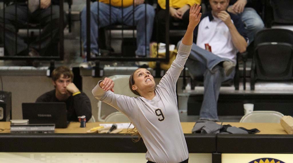 Sara Hewson - Volleyball - FHSU Athletics