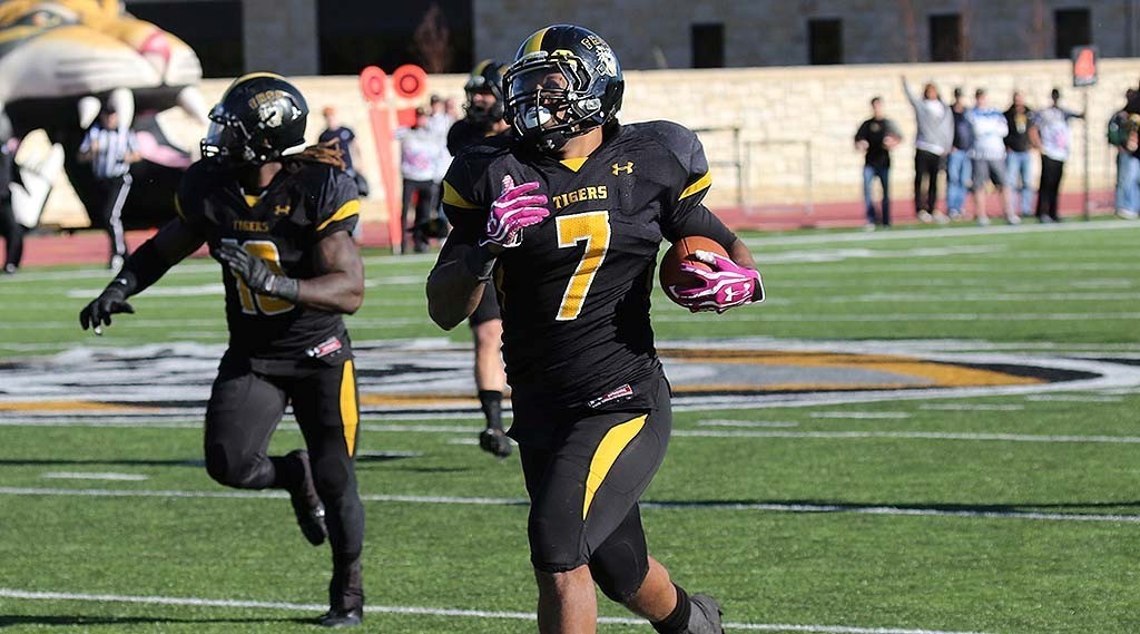 Michael Terry - Football - FHSU Athletics