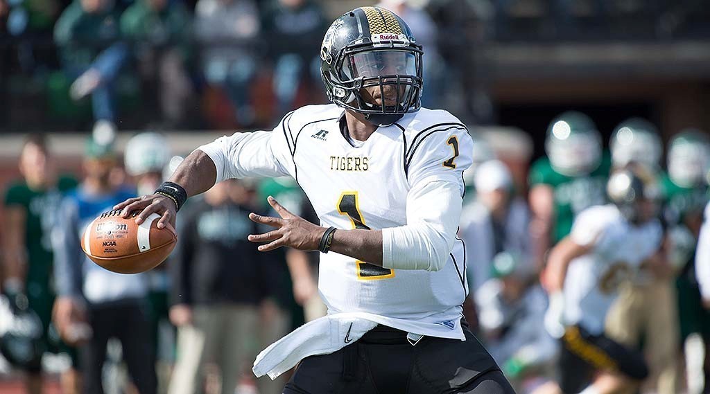 Treveon Albert - Football - FHSU Athletics