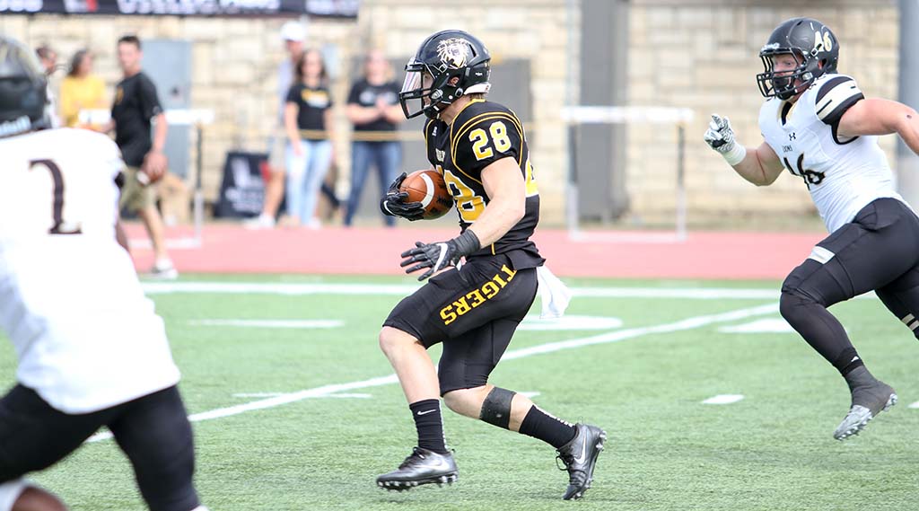 Tyler Bacon - Football - FHSU Athletics