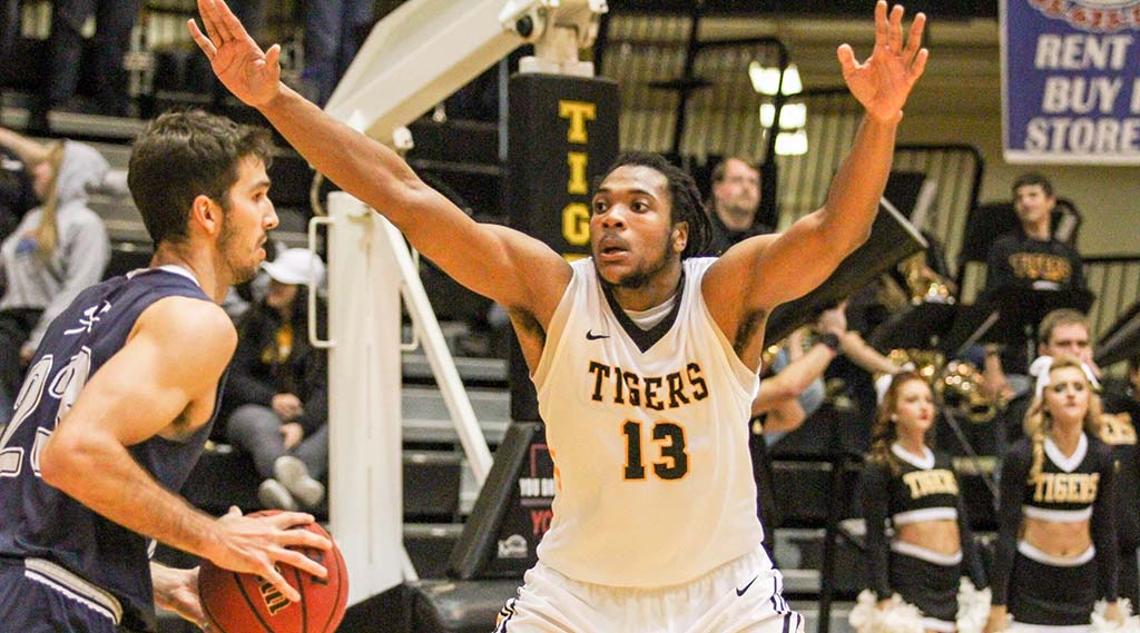 JaQuan Smith - Men's Basketball - FHSU Athletics