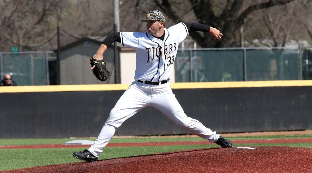 Giles Fox - Baseball - FHSU Athletics