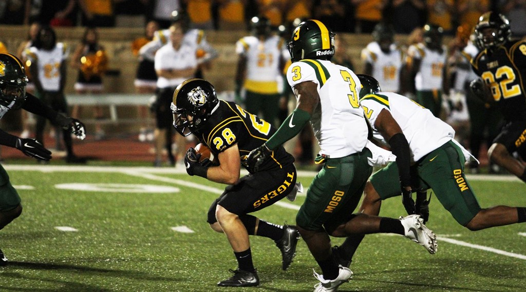 Tyler Bacon - Football - FHSU Athletics