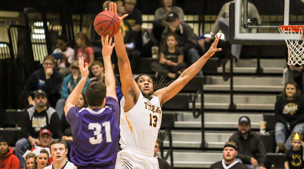 JaQuan Smith - Men's Basketball - FHSU Athletics