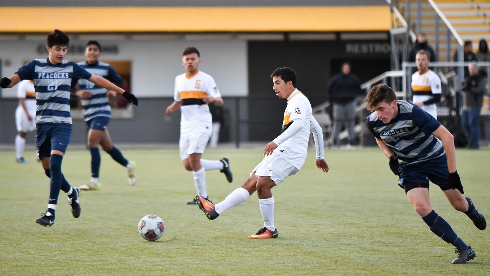 Derick Gonzalez - Men's Soccer - FHSU Athletics
