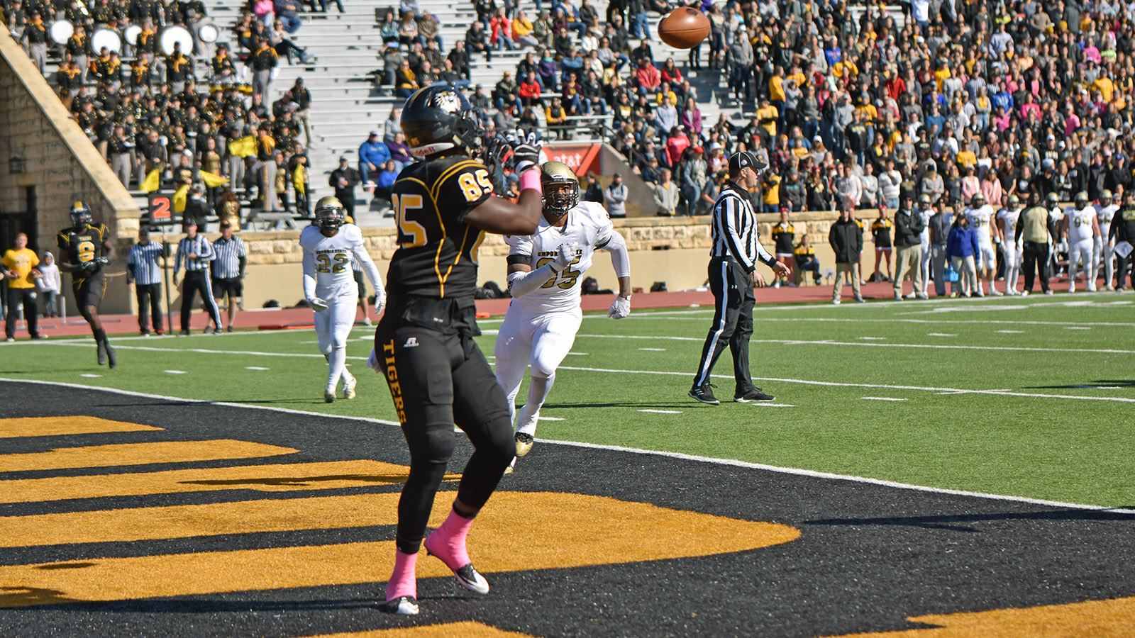 J.J. Lewis - Football - FHSU Athletics