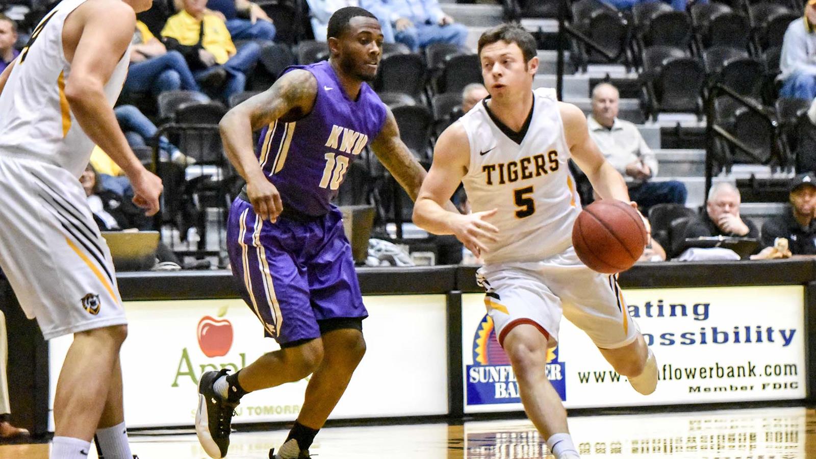 Kyler Kinnamon - Men's Basketball - FHSU Athletics