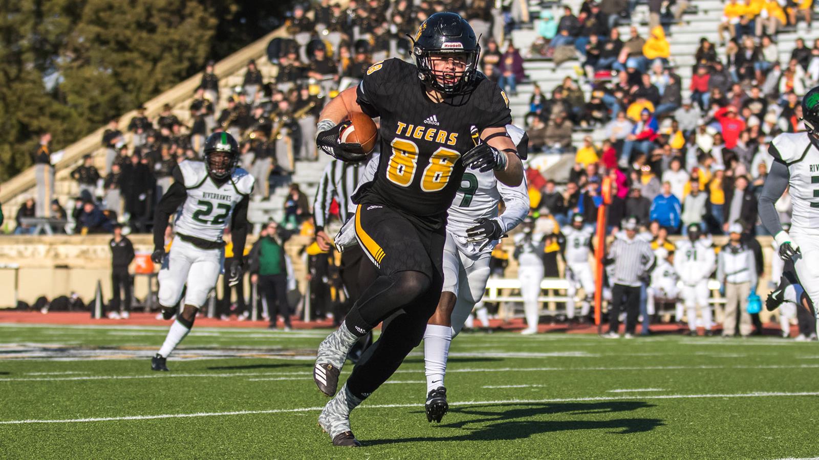 Hunter Budke - Football - FHSU Athletics